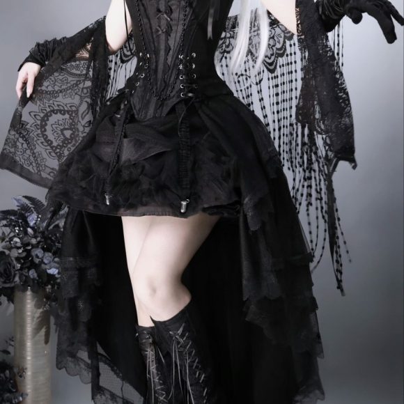 Goth vs. Emo vs. Scene – Breaking Down the Differences in Style and ...